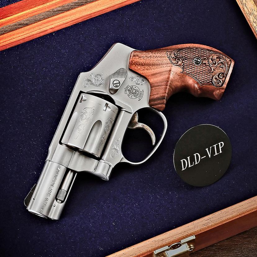 Smith & Wesson M640 Engraved .357Mag 2" DAO w/ Display Case ...
